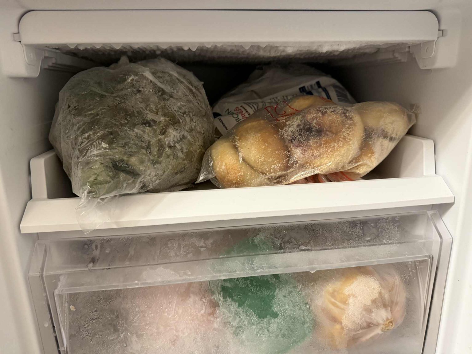 A simple trick to prevent ice in the freezer - Austrian News